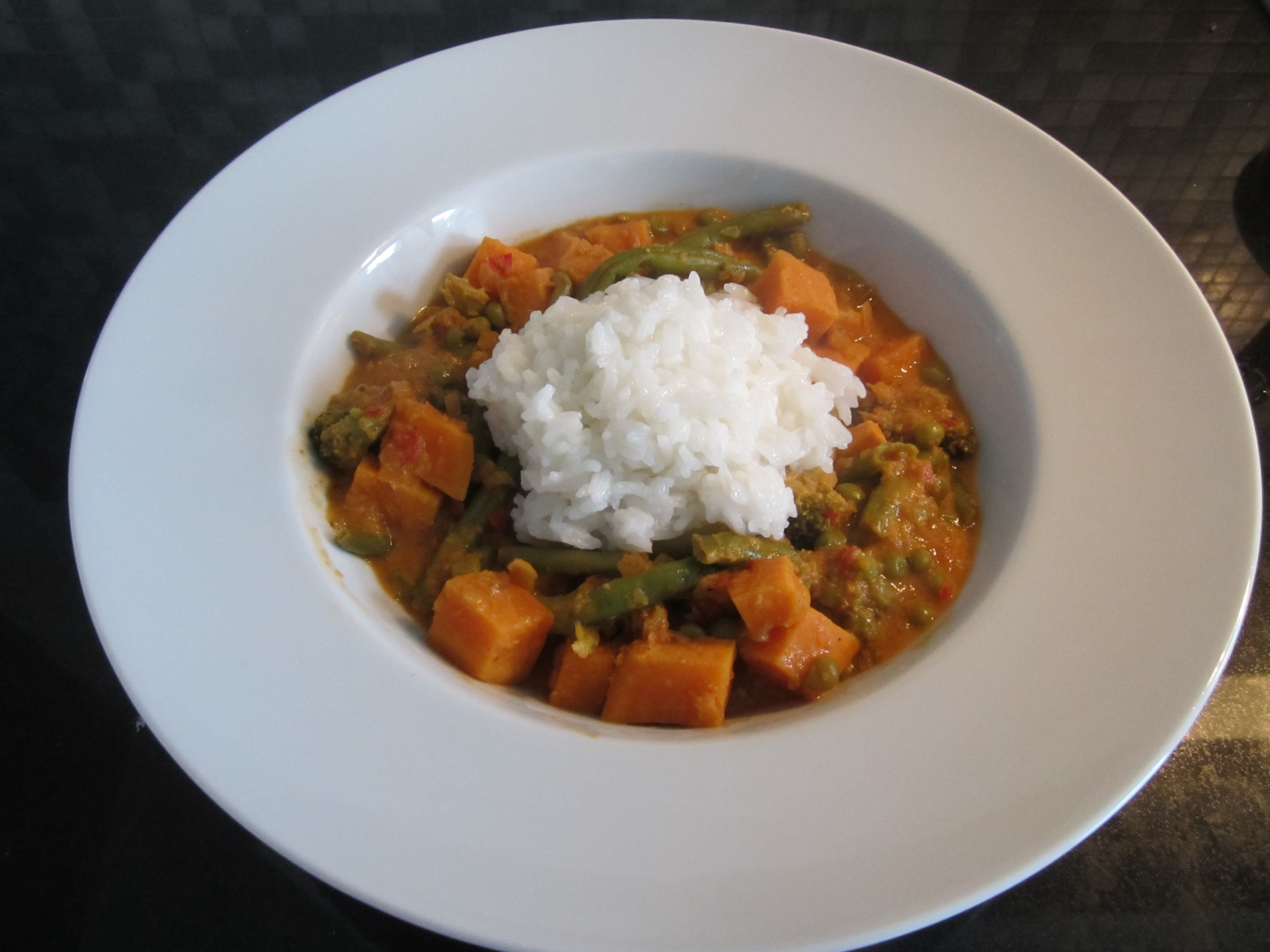 Thai med søtpotet og grønne grønnsaker – veganine